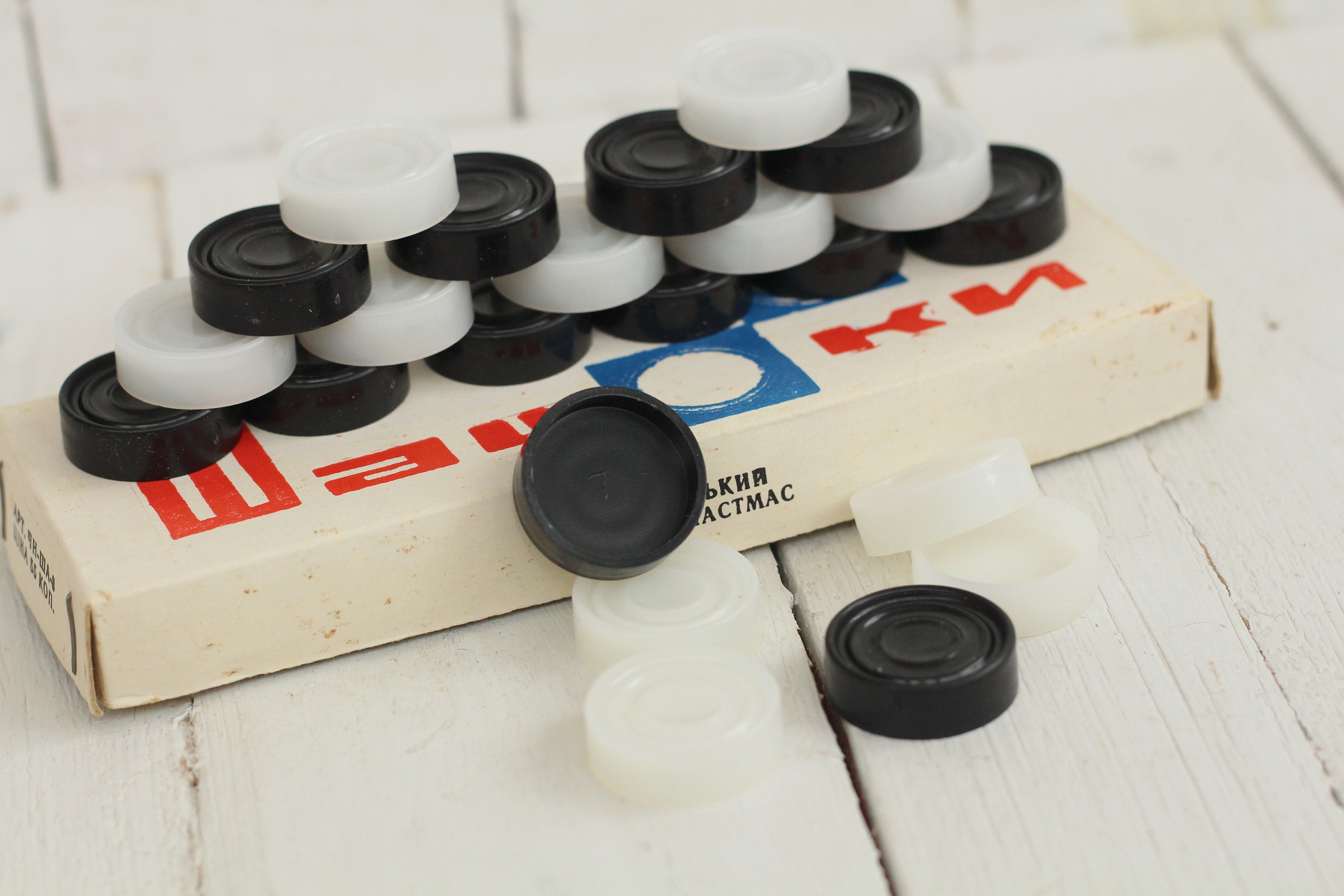 Vintage Checkers Set Russian Black White Checkers Retro Draughts ...