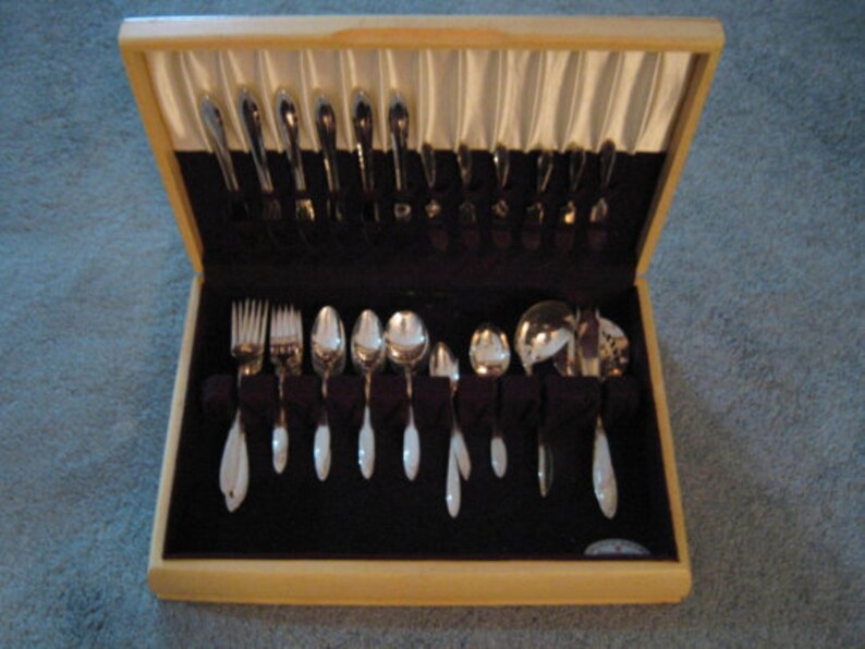 Oneida Nobility Plate 1937 “reverie” Pattern Service for 14 Plus ...