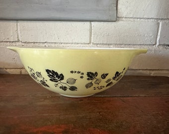 Vintage Pyrex 444 Yellow & Black Gooseberry Cinderella Mixing Bowl 4 ...