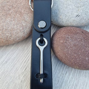 Personalised Leather Keyring With Genuine Parachute Closing Pin - Gifts ...