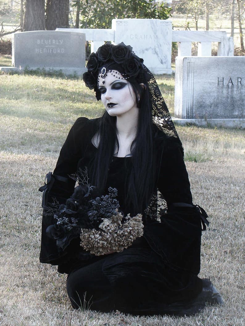 Gothic Wedding Veil / Mourning Veil Black Rose Headdress / - Etsy UK