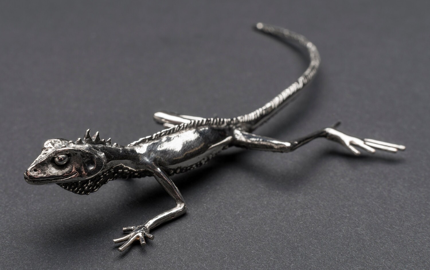 Lizard Ornament Green Crested Lizard Figurine With House Fly | Etsy