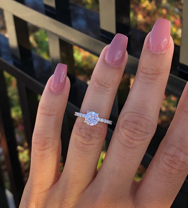 Luxury Engagement Ring. Round Cut Classic Engagement Ring. - Etsy