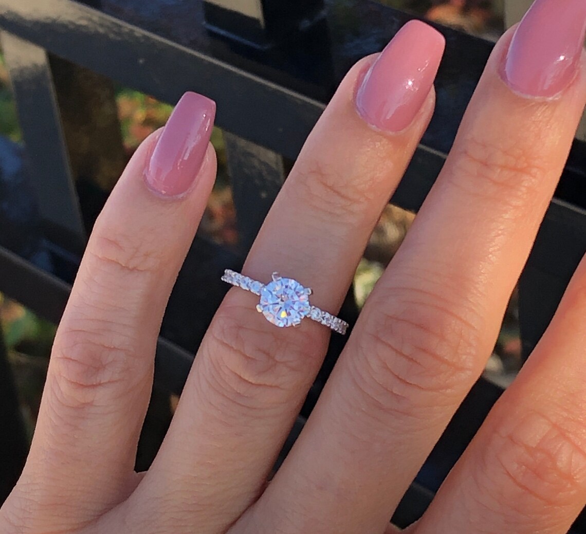 Luxury Engagement Ring. Round Cut Classic Engagement Ring. - Etsy