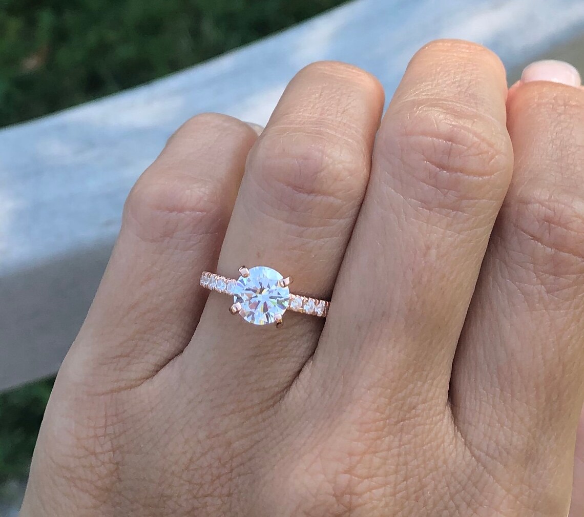 2 Ct Rose Gold Classic Solitaire Ring. Round Cut Engagement Ring ...