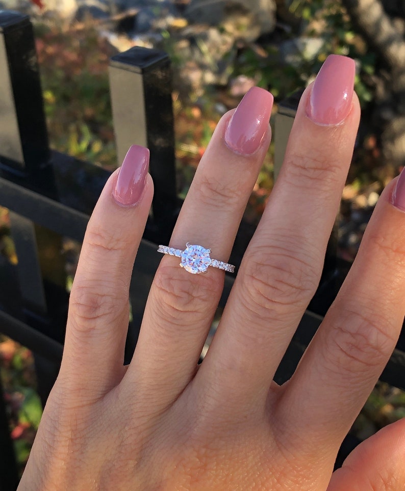 Luxury Engagement Ring. Round Cut Classic Engagement Ring. - Etsy