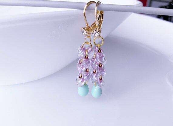 Magatama earrings store