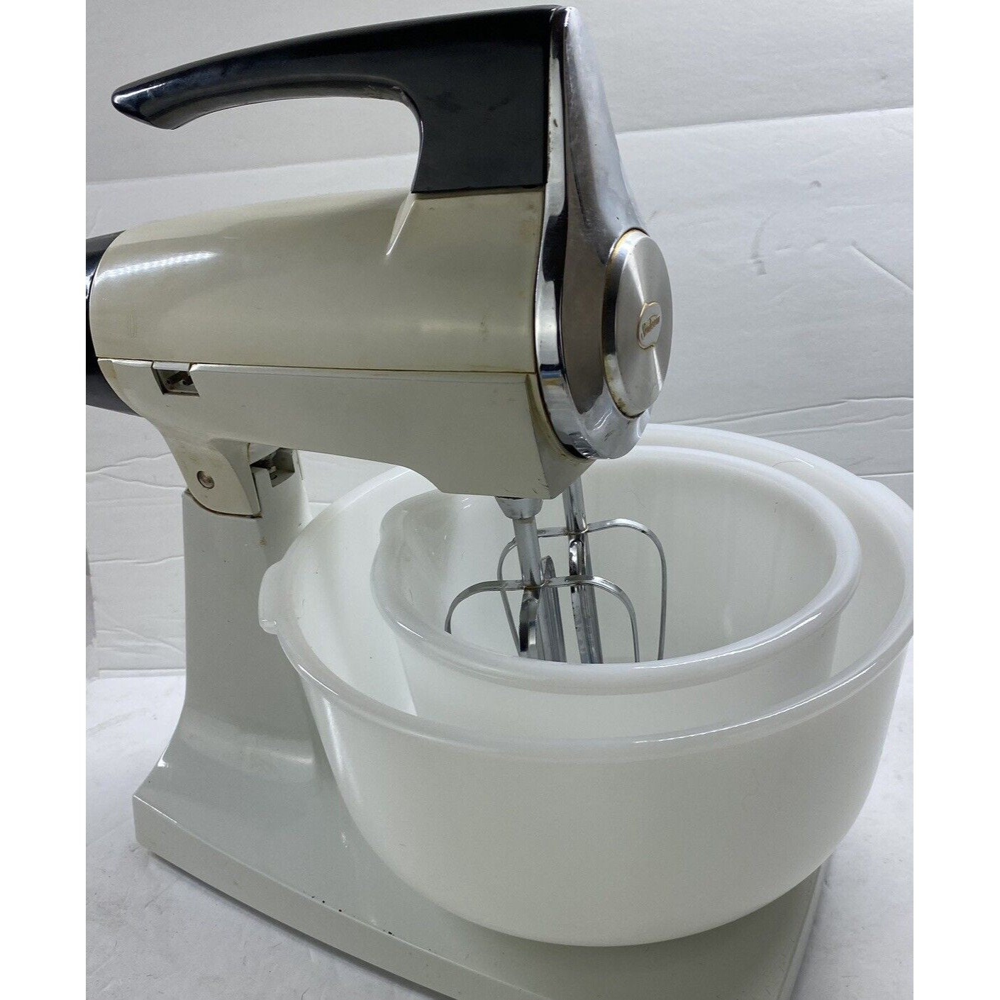 Vintage Sunbeam Mixmaster Stand Mixer With 2 Bowls, Beaters & Juicer ...