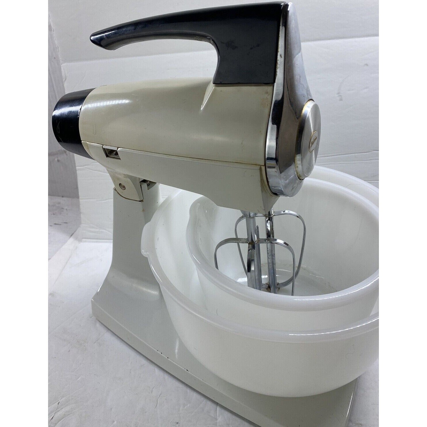 Vintage Sunbeam Mixmaster Stand Mixer With 2 Bowls, Beaters & Juicer ...