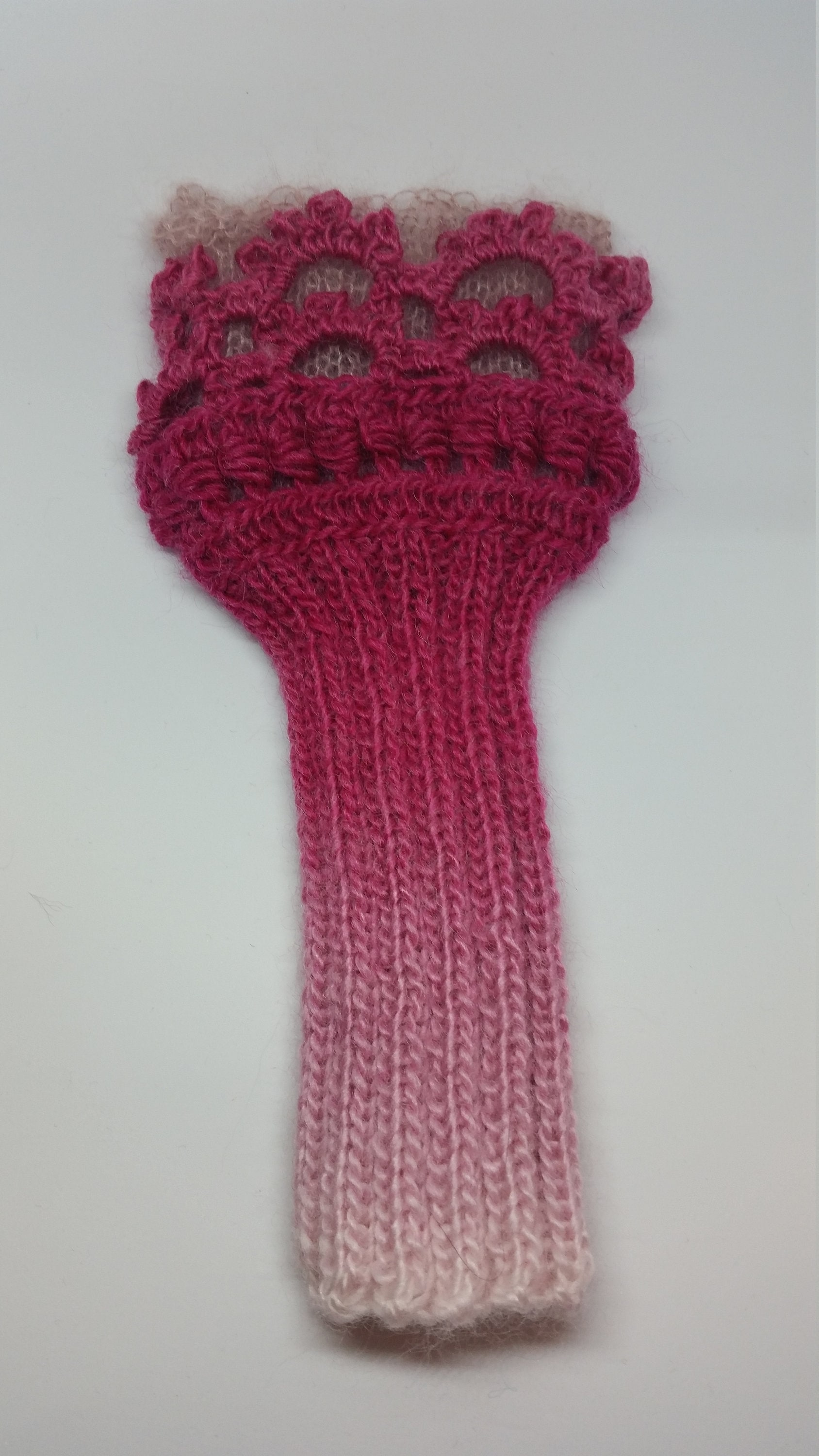 W037. Red and pink wristlets | Etsy