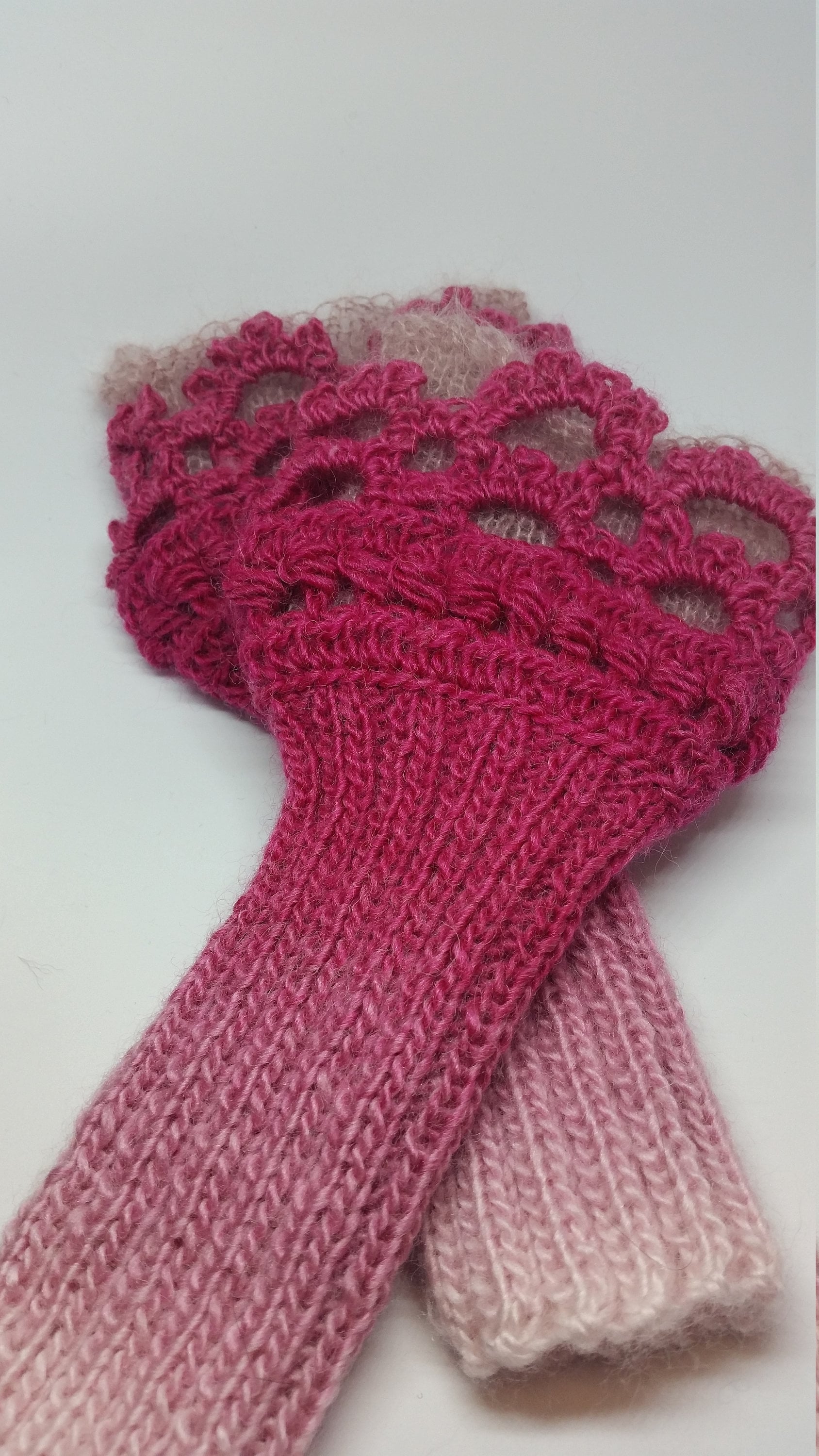 W037. Red and pink wristlets | Etsy