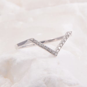 Dainty V Shaped 925 Sterling Silver Curved Wedding Band, Unique Elegant ...