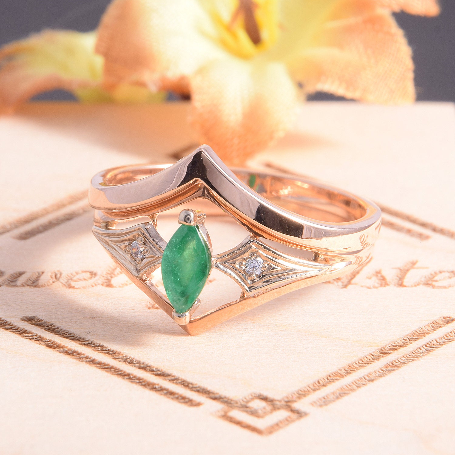 Emerald rings set Wedding rings set Bridal rings set Gold | Etsy