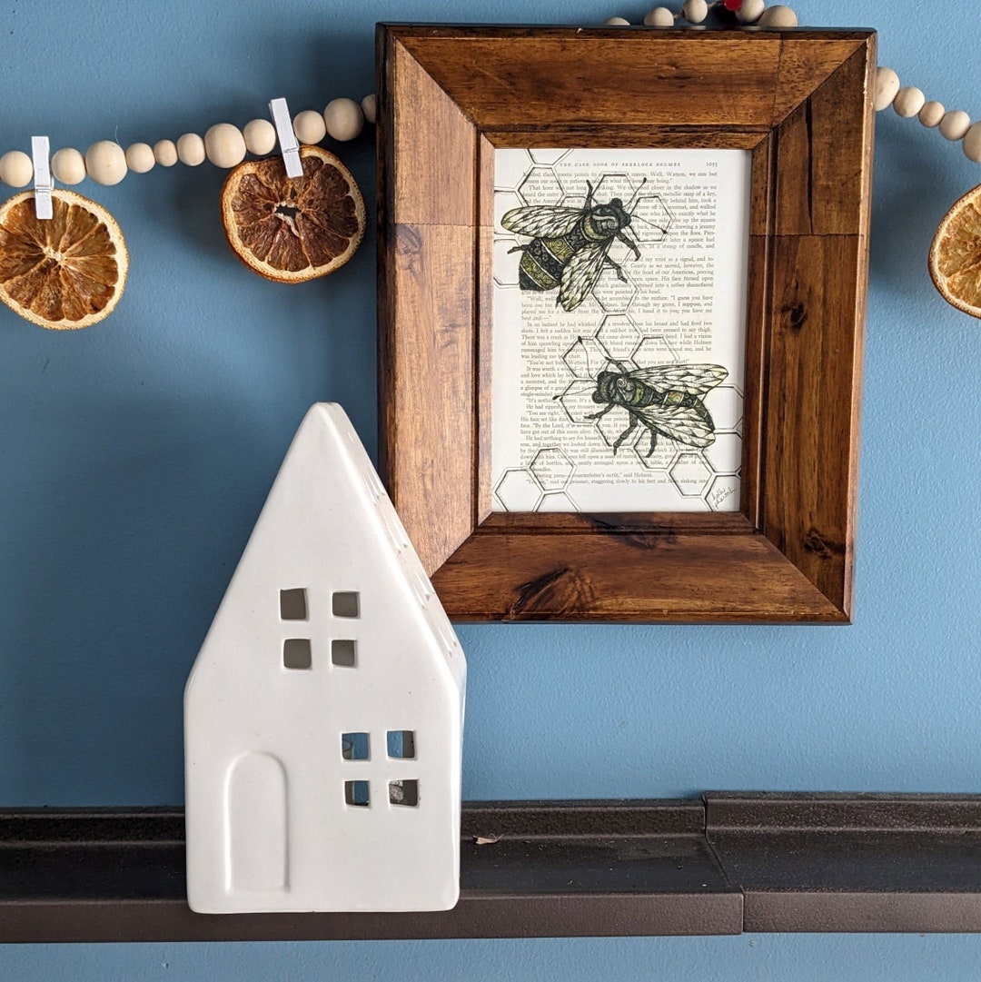 Bees on Sherlock Holmes Bees Honeycomb Art, Bees on Honeycomb, Bee Art ...