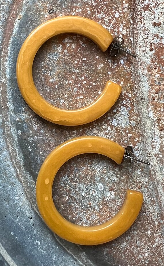 Vintage butterscotch bakelite hoop - Gem