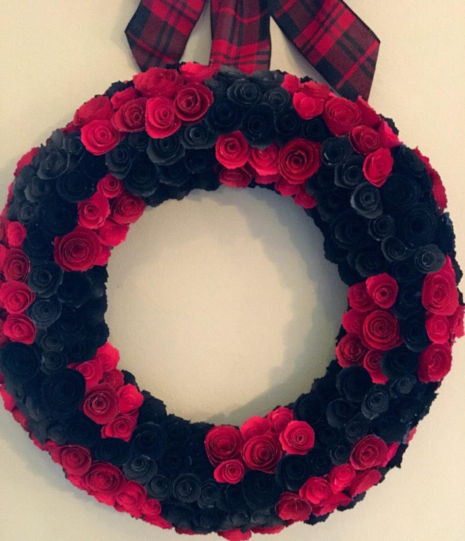 Paper Flower Wreath/red Paper Flowers/black Paper - Etsy