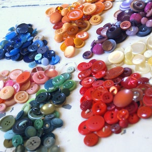 BIG Button Lot Rainbow Colors 560+ Pc Variety Pack Assorted Buttons 80 ...