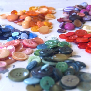 BIG Button Lot Rainbow Colors 560 Pc Variety Pack Assorted Buttons 80 ...