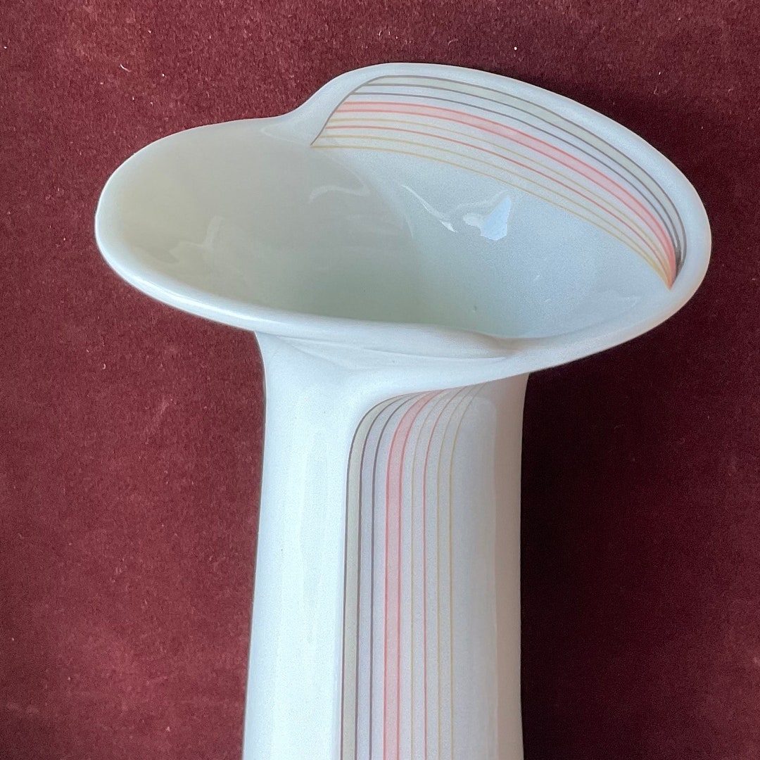 Porcelain Vase Yamaji Japan Elegant Slim Vase With Tulip Top, Geometric ...