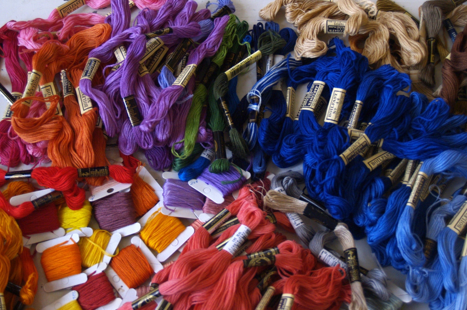 Embroidery Thread Floss Lot of 25 Skeins Vintage and New Many Different ...