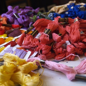 Embroidery Thread Floss Lot of 25 Skeins Vintage and New Many Different ...