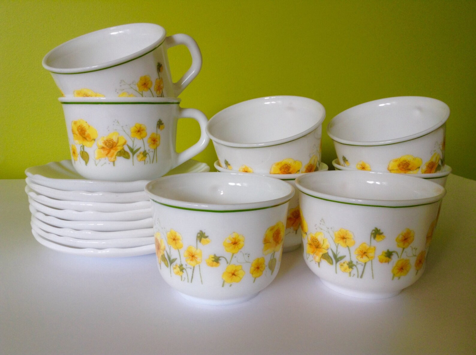 4 Arcopal Cup and Saucers Daisy Pattern France Vintage Milk Glass ...