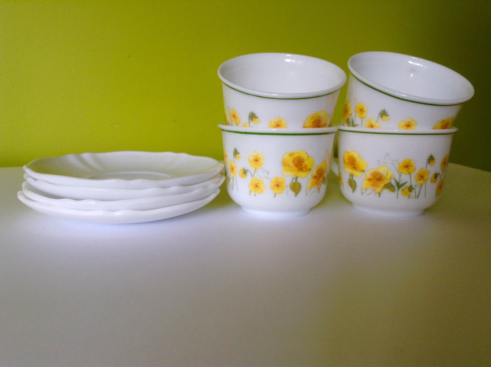 4 Arcopal Cup and Saucers Daisy Pattern France Vintage Milk Glass ...