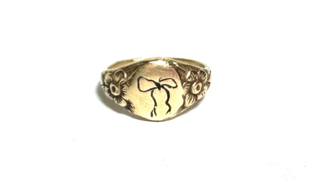 Bow and Flowers Signet Ring - Etsy