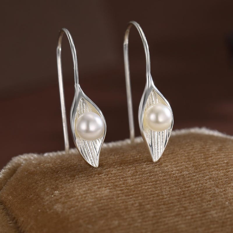 Calla Lily With Pearl - Etsy UK