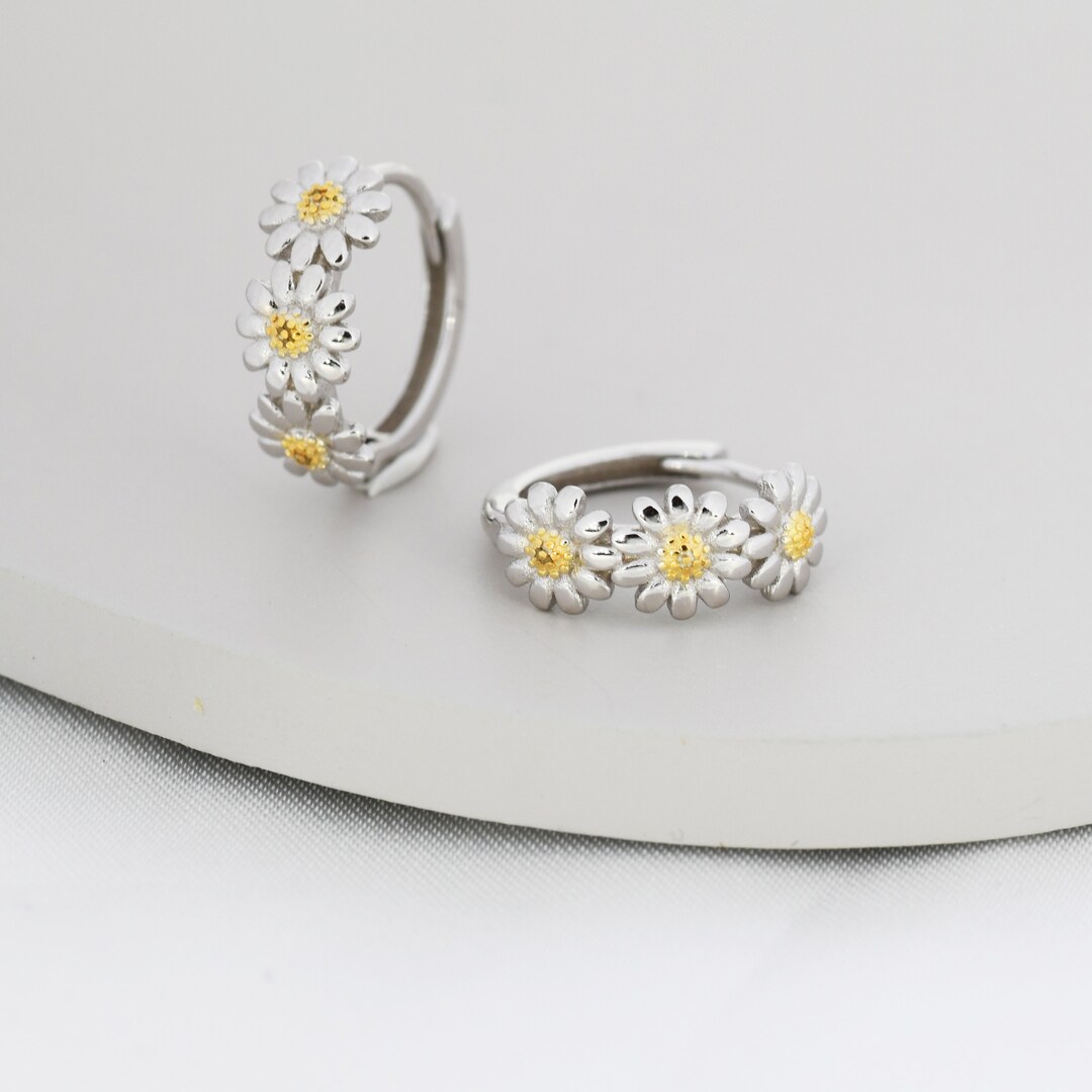 Daisy Flower Chain Huggie Hoop in Sterling Silver, Partial Gold, Flower ...