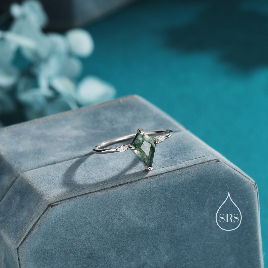 1 Carat Rhombus Cut Moss Agate Classic Single Stone Engagement Ring in ...