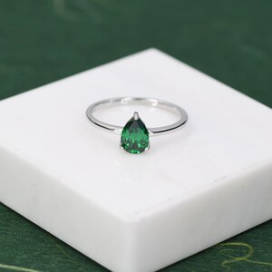 1 Carat Emerald Green CZ Pear Cut Ring in Sterling Silver, 5x7mm Green ...