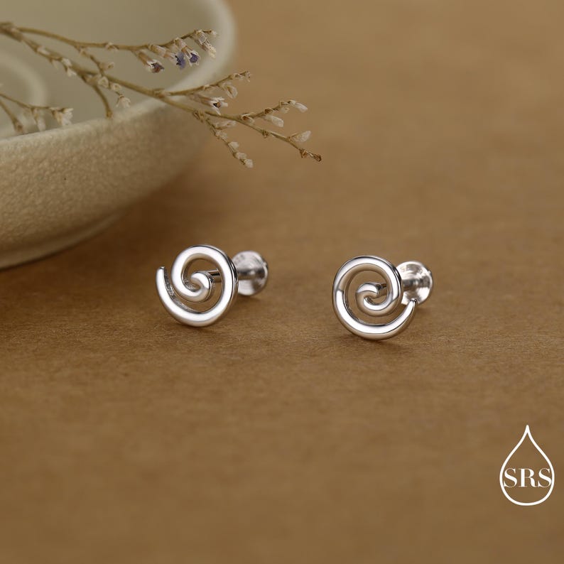 Koru Circle Spiral 16G Internally Threaded Flat Back Earrings in ...