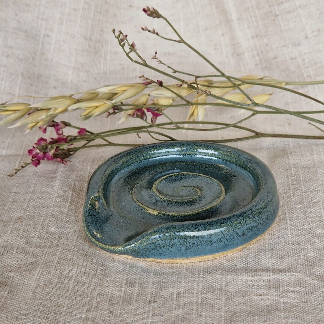 Mini Green Spoon Rest, Green Kitchen Decor, Spring Home Design, Spiral ...