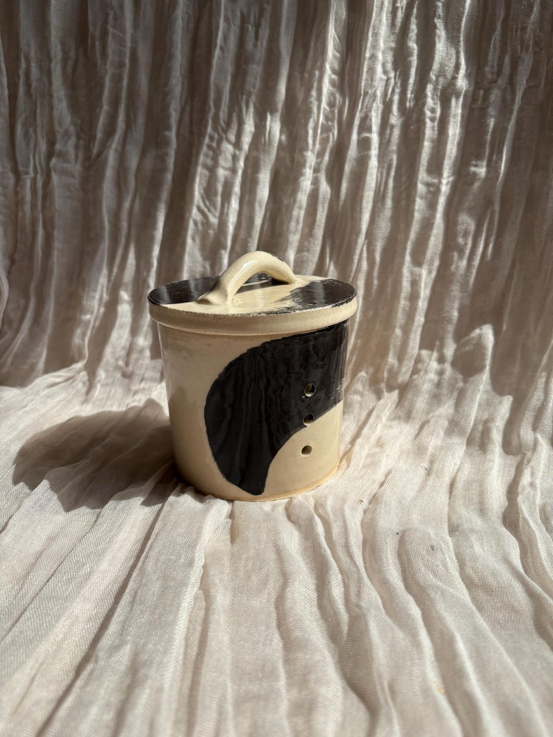 NEW Markers' Mark Garlic Pot, Kitchen Container for Storing Garlic and ...