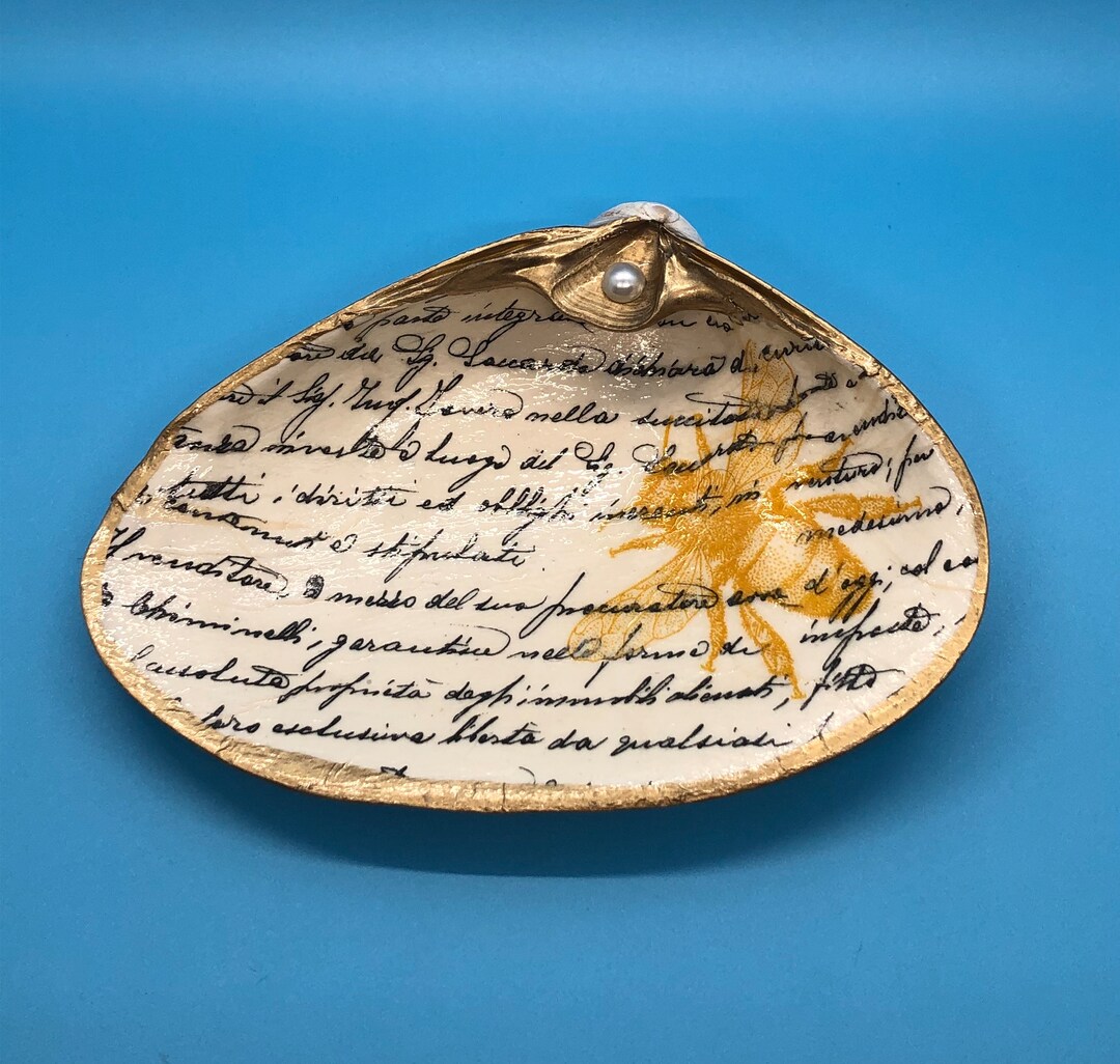 Hand Script Bee Clam Shell Trinket Dish - Etsy