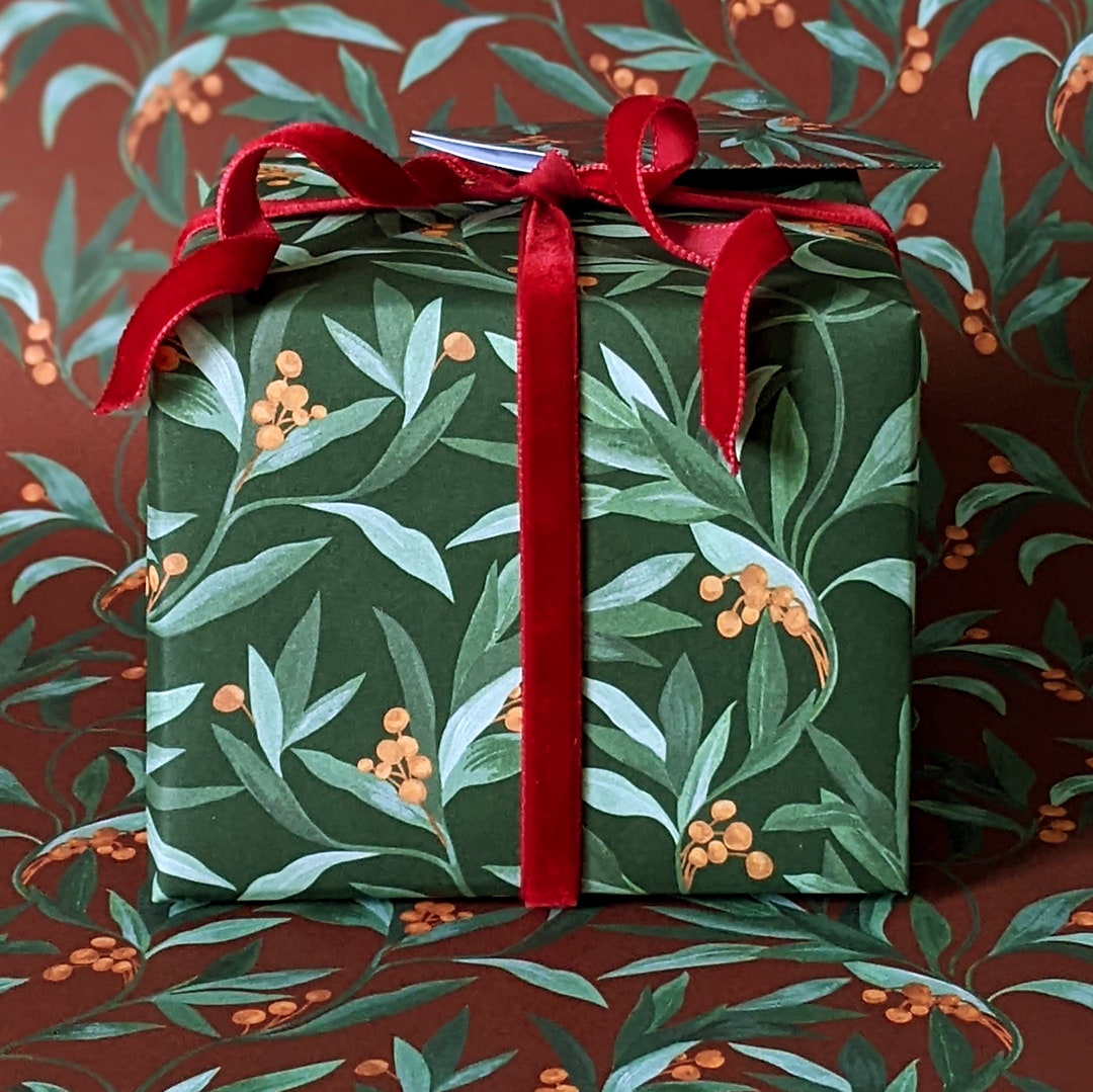 Christmas Berry Wrapping Paper Set - Christmas Wrapping Paper With ...