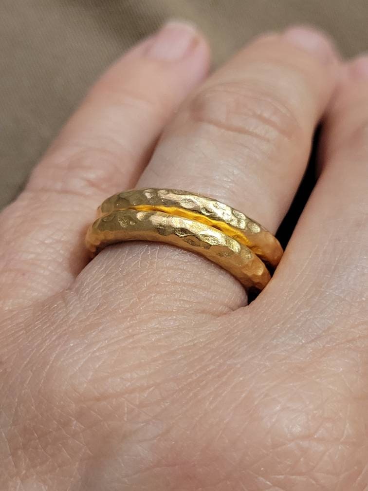 Gold band ring. Gold hammered ring. Textured band ring. | Etsy