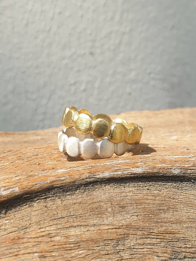 Gold dots delicate ring. Circles ring. Wedding band. | Etsy