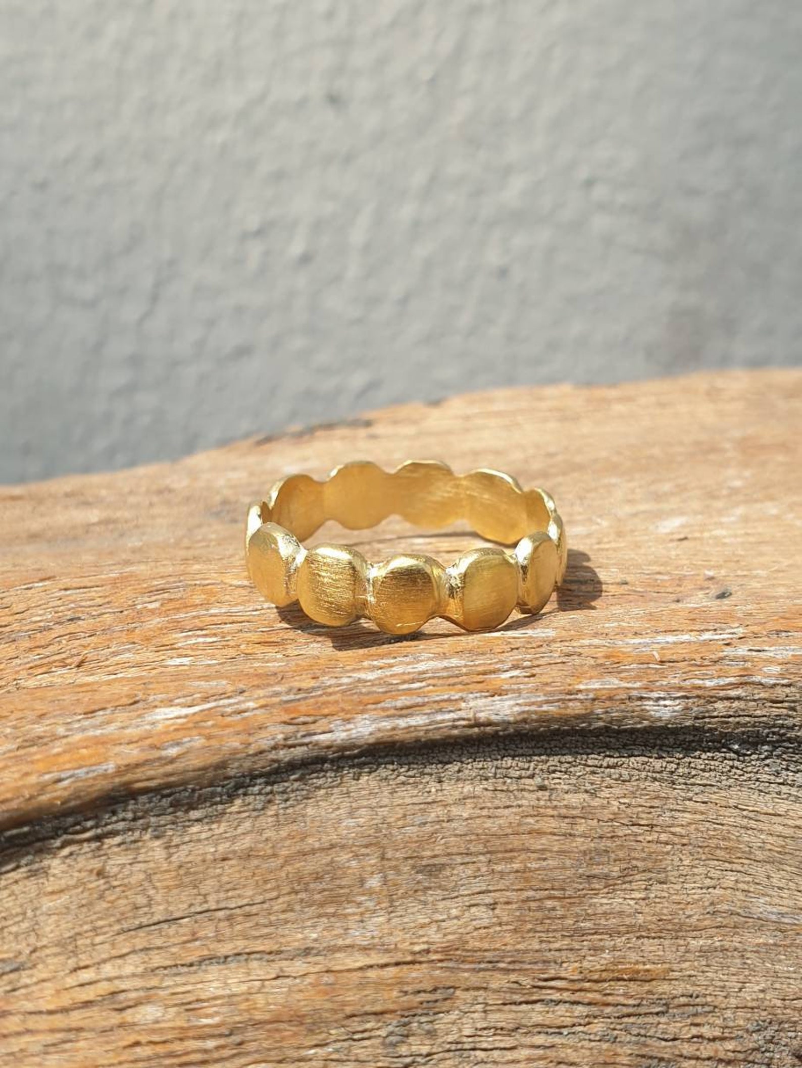 Gold dots delicate ring. Circles ring. Wedding band. | Etsy