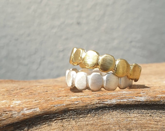 Gold Dots Delicate Ring. Circles Ring. Wedding Band. - Etsy