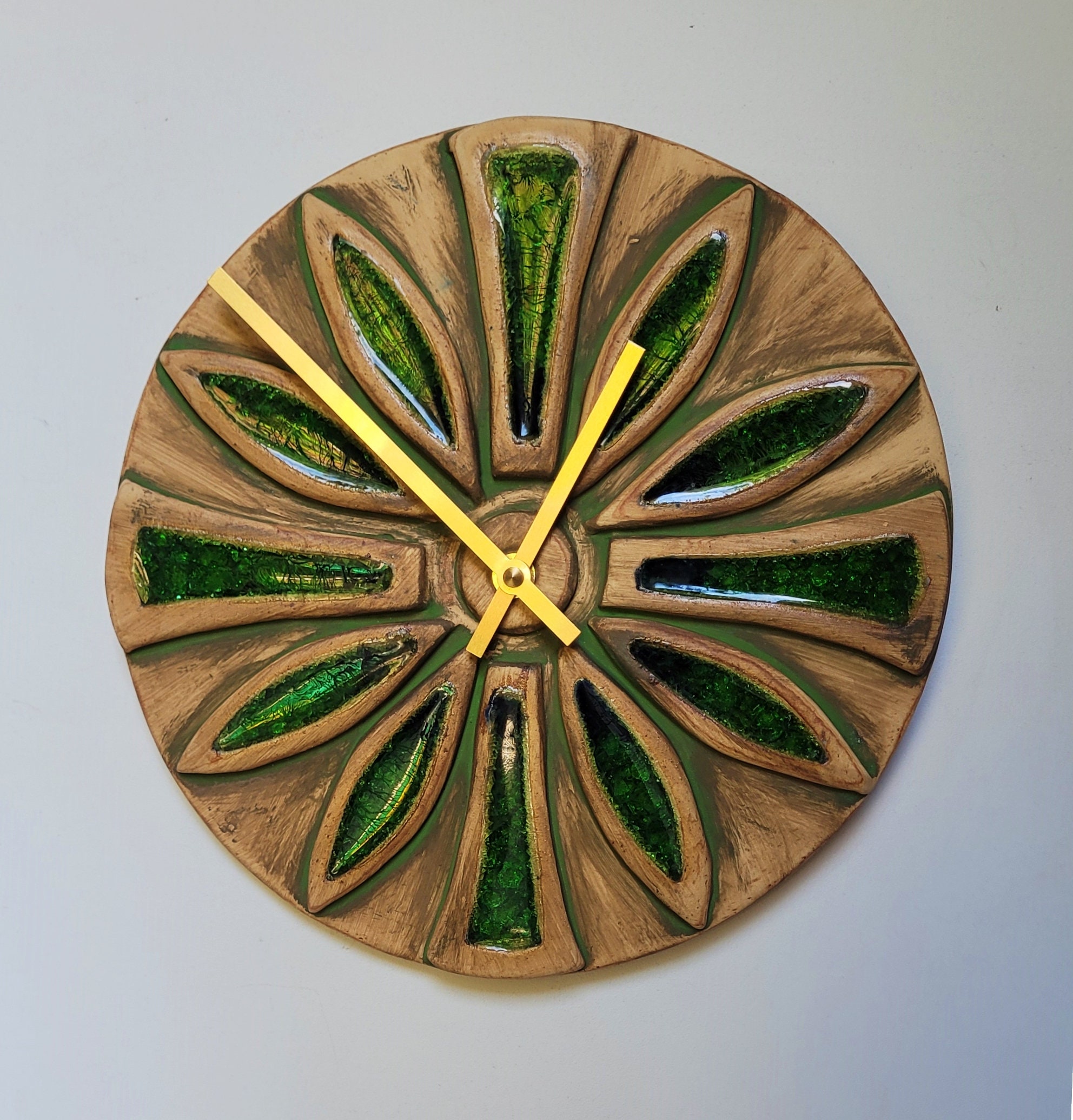 Hand Made Circular Round Green Natural Ceramic Glass Inlaid Wall Clock ...