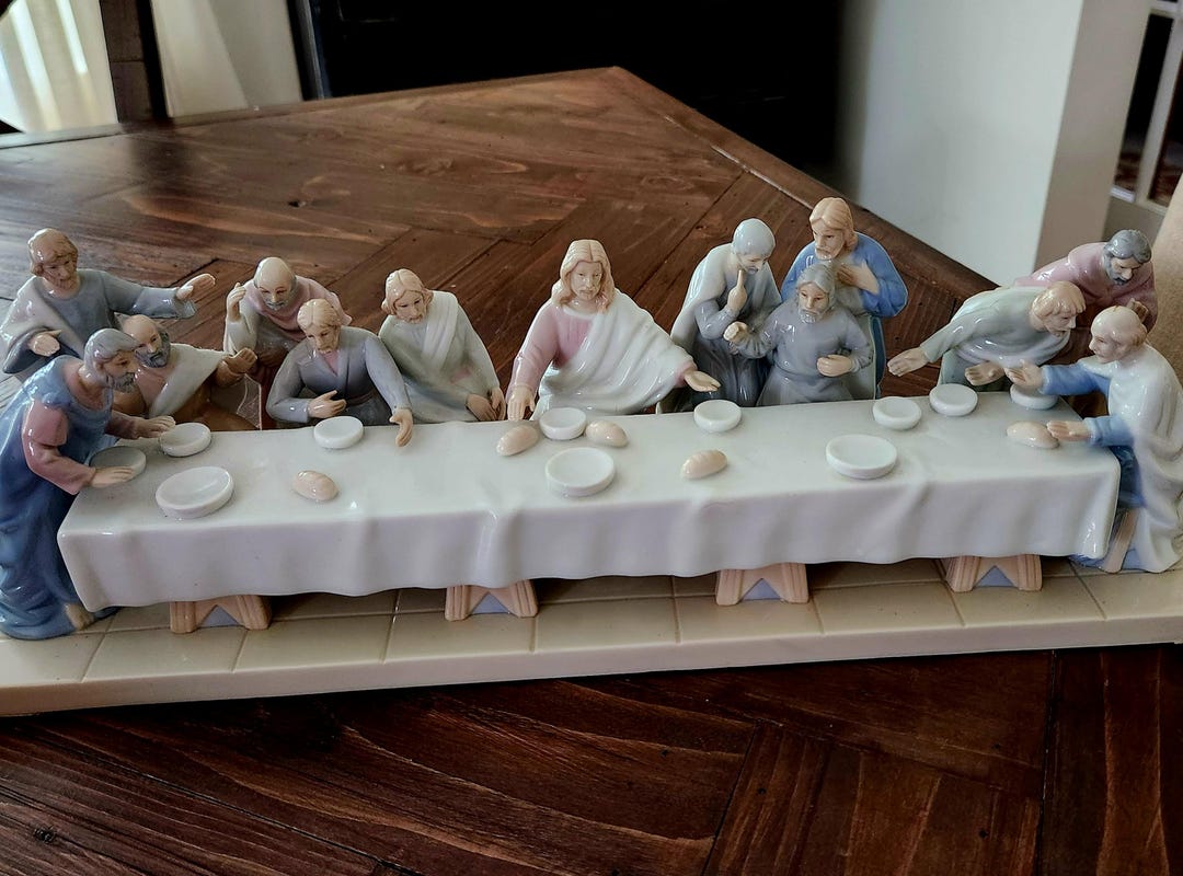 Lovely Porcelain Last Supper......subtle Pastel Colors...like New ...