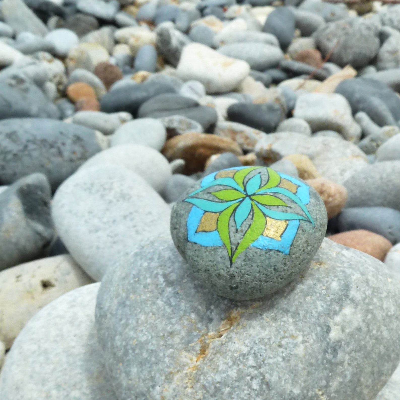 Travel Stone // Gift for Travelers // Painted Stone // - Etsy Canada