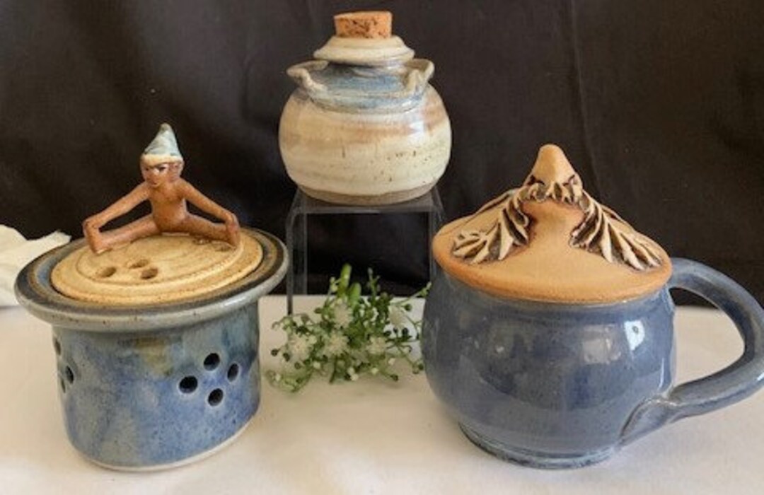 Vintage Variety Pottery/ceramic Funny Mug-garlic Keepers -small Pottery ...