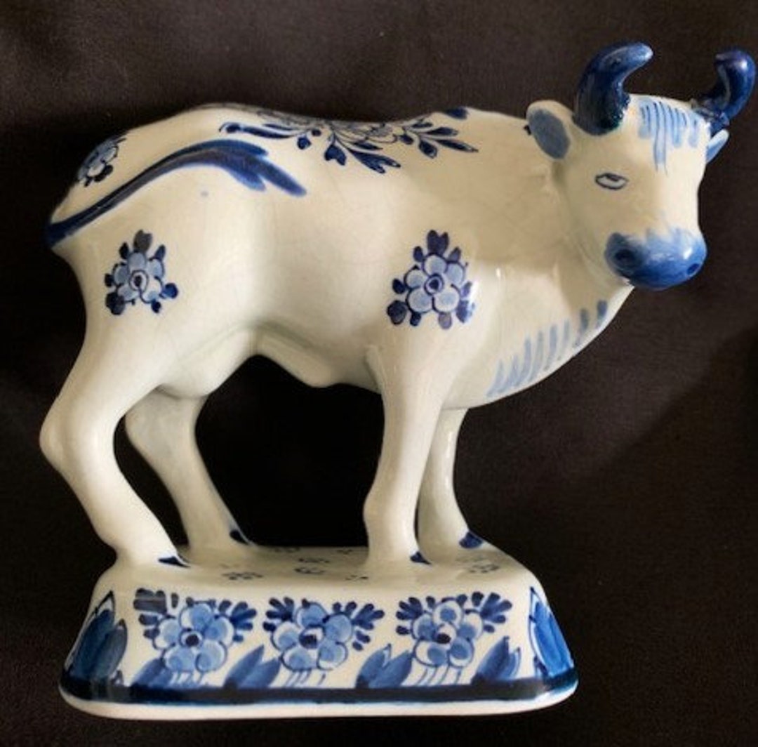 Vintage De Porcelain Fles/royal Delft Blue Hand Painted Blue Cow Statue ...