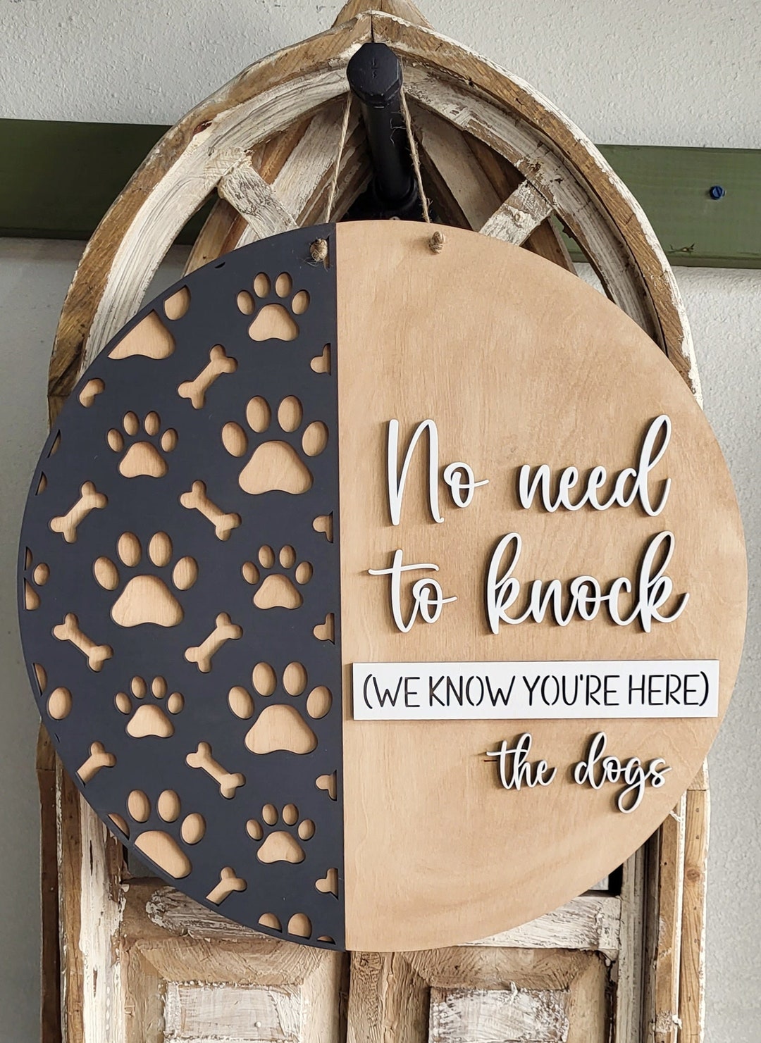 Dog's Sign - Round Wood Door Sign | Hanger | Chicatiza - Etsy