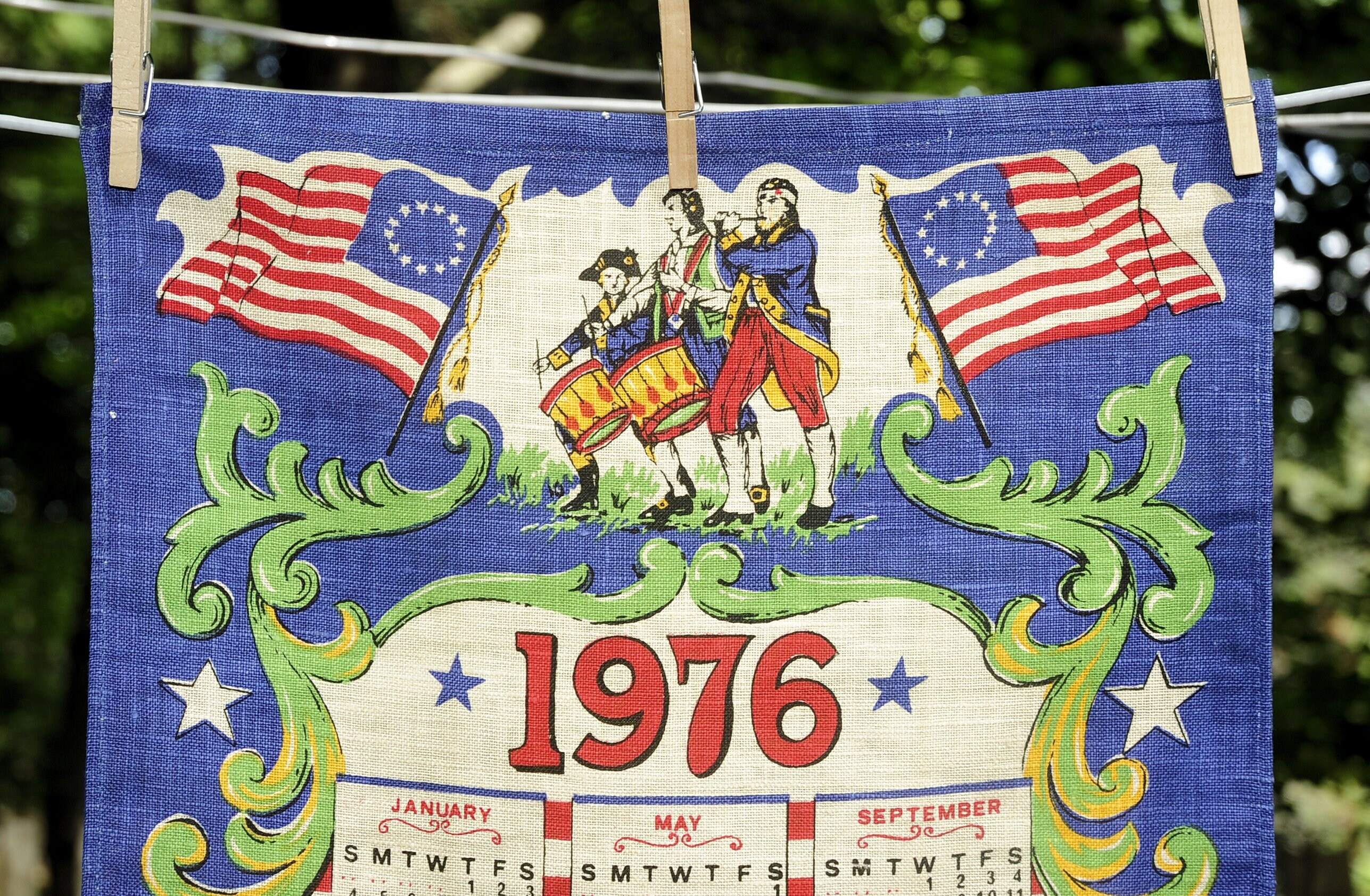 VTG 1976 / Patriotic Colonial Calendar Tea Towel / American Flags ...