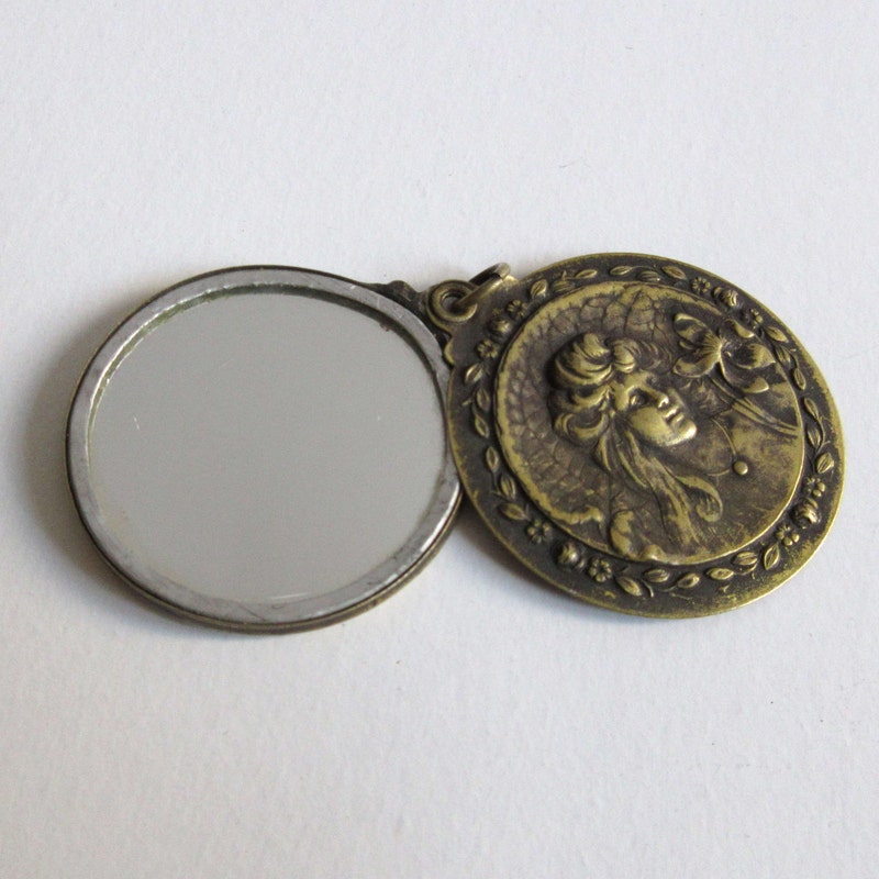 Art Nouveau Locket - Etsy