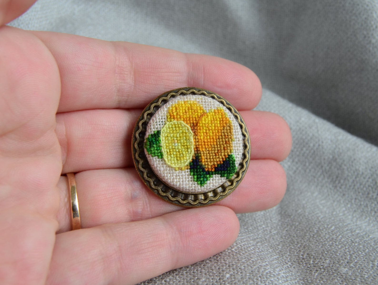 Yellow Lemon Embroidered Brooch, Round Fabric Brooch for Woman - Etsy